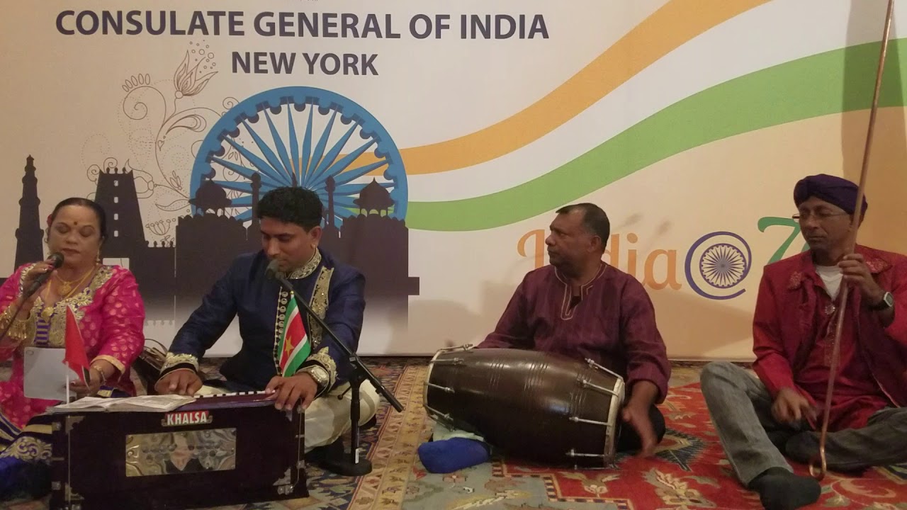 Mala Samaroo & Baithak Gana Warriors Mohan ki Muraliya - YouTube