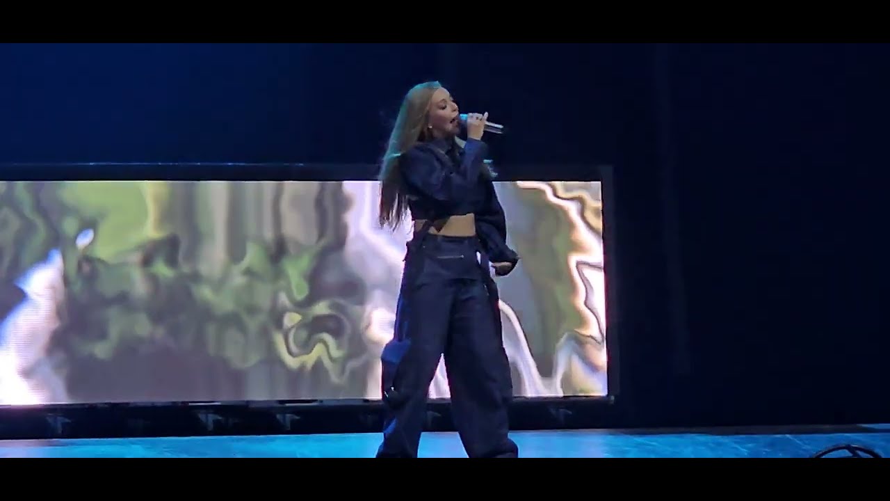 Becky Hill - Outside Of Love (Katy Perry - The Lifetimes Tour - Lanxess ...