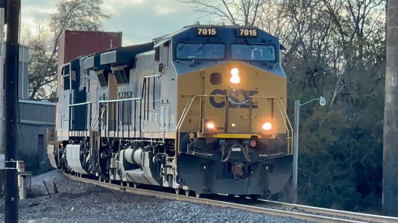 CSX 7015 leads I141 in Cordele, GA - YouTube