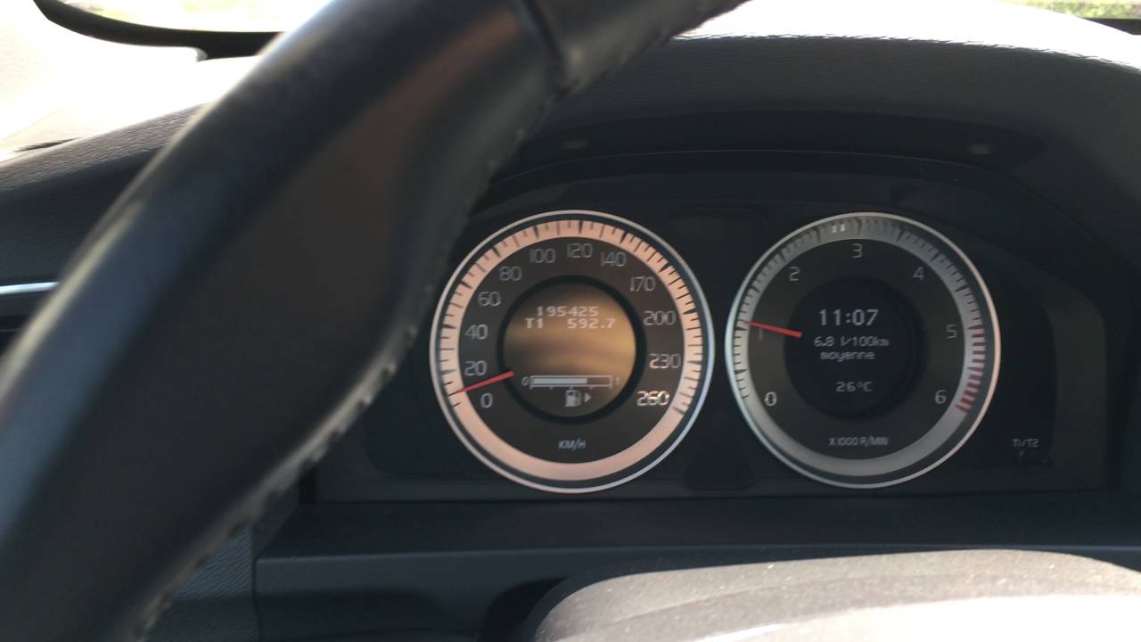 Tramlining Volvo S60 235/45 R17 with FULDA tires - YouTube