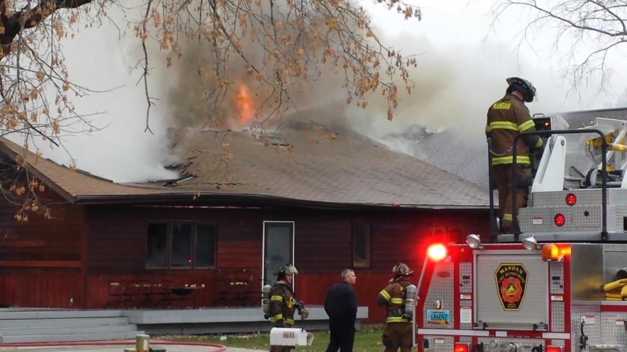 Mandan House Fire on River Road - YouTube