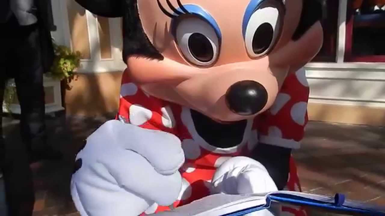 First Time meeting Minnie Mouse - YouTube
