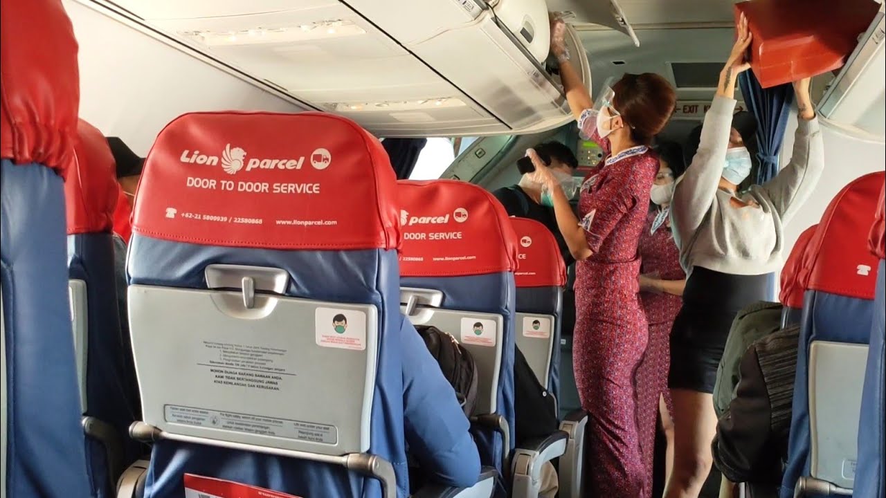 Intip kesibukan pramugari Lion Air saat boarding - YouTube