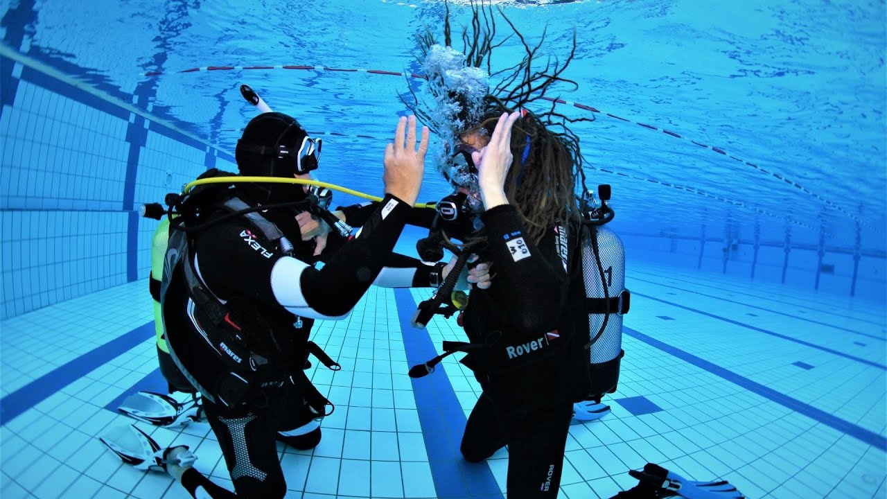 Prvi put Ronjenje / First Time Diving − EP01 - YouTube