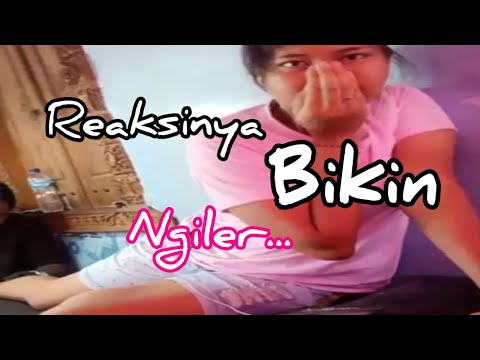Proses tattoo di kaki cewek simple