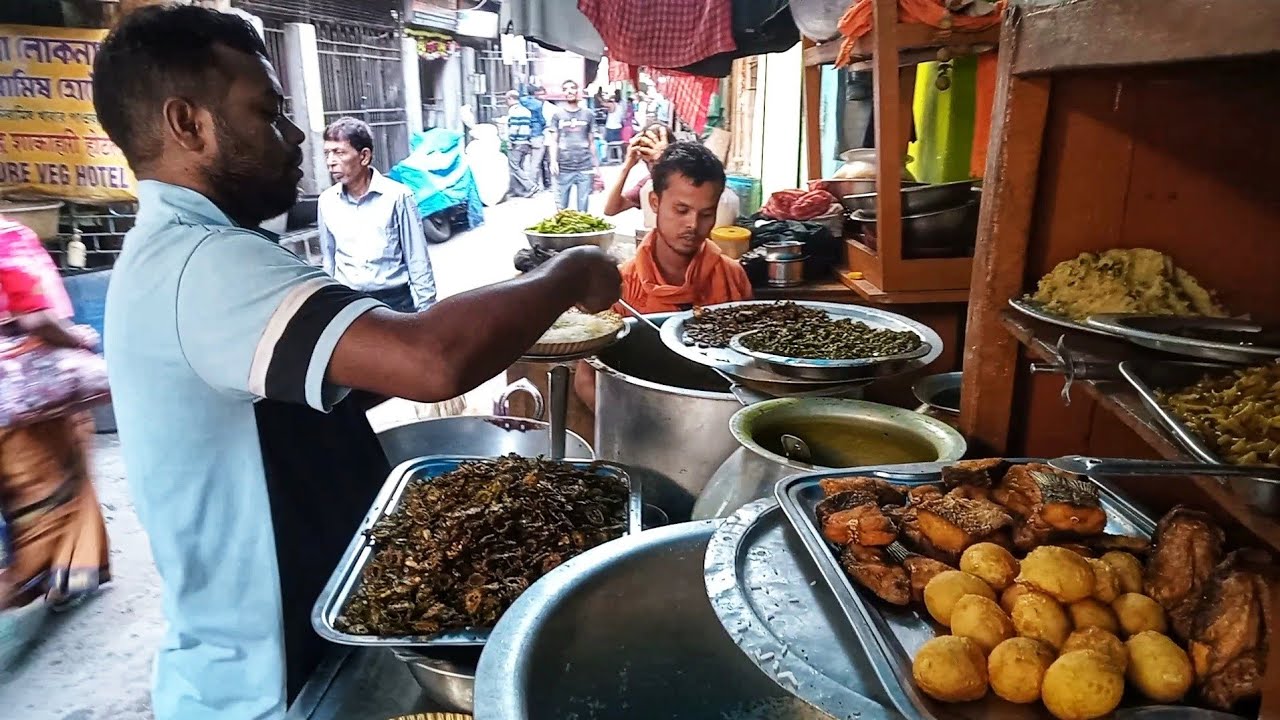 Only ₹30 Indian Street Food/egg curry, fish curry, chicken curry and ...