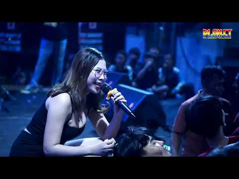 SANTRI PEKOK Vocal   Riski Mbat Mbut II Planet Top Dangdut II WD COMUNITY