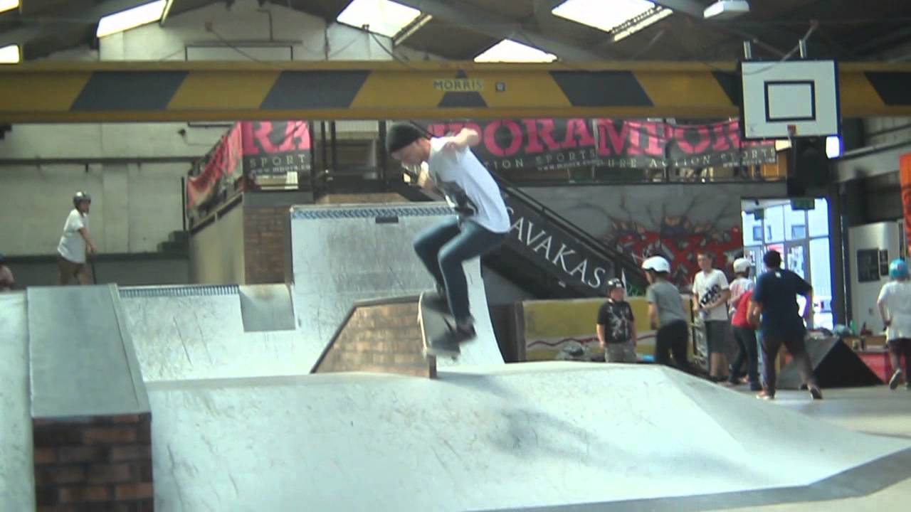 Charlie Munro | Park Clips | Empire Skatepark - YouTube