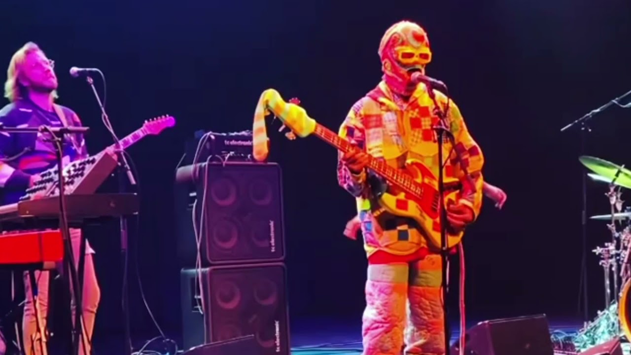 MonoNeon live in Rotterdam, Netherlands at LantarenVenster (“Invisible ...