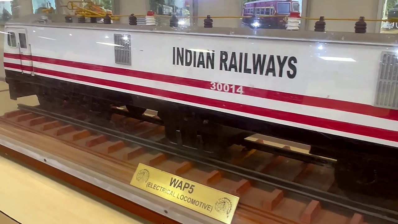 WAP 5 electric locomotive scale model - YouTube