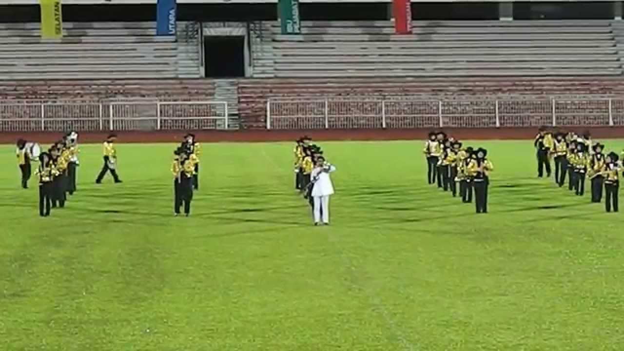 pancaragam kadet polis smkrpb-cant hold us with drumline - YouTube