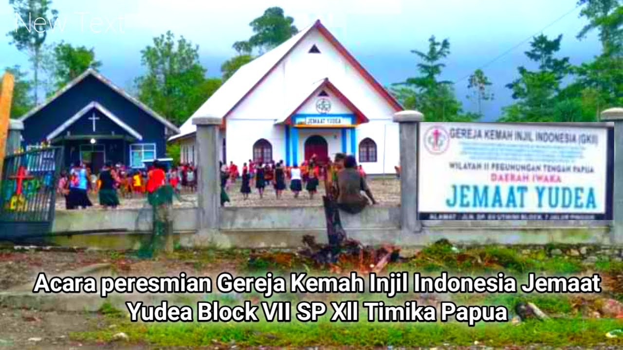 Acara bakar batu - Peresmian Gereja Judea Utikini baru SP Xll Timika ...