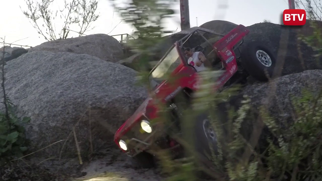 RC Trucks hitting the ROCKS - YouTube