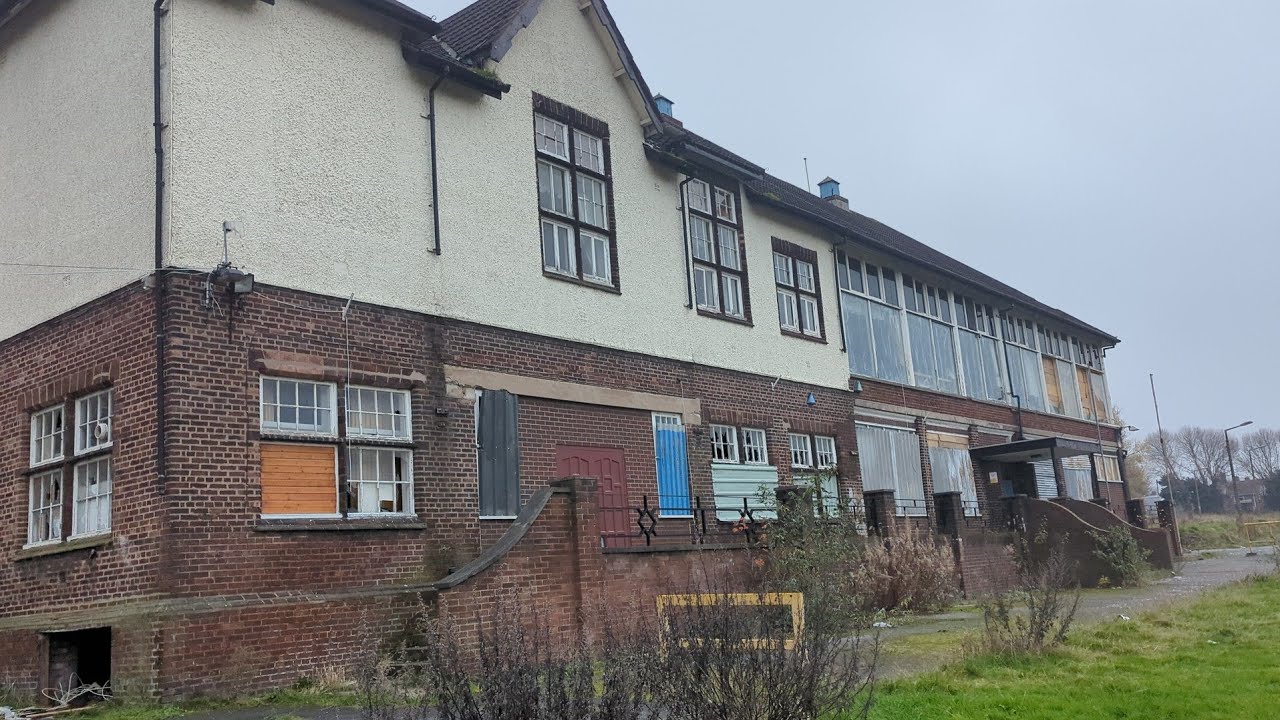 Abandoned Pavilions Club & Runcorn Town Football Club Abandoned Places ...