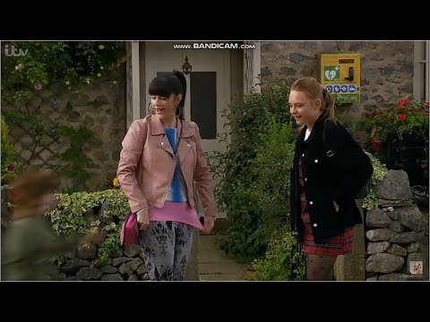 Natalie Ann Jamieson (Amy Wyatt) - Polka Dot Tights - 31/7/19