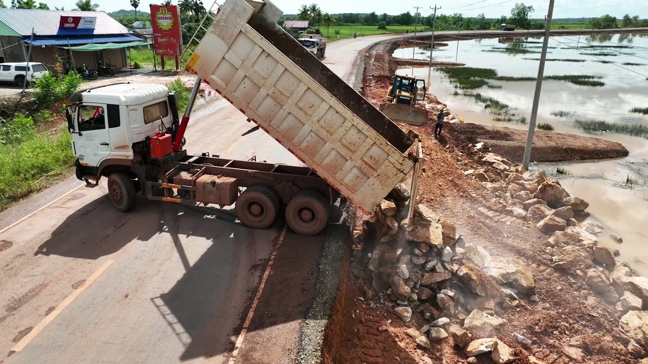 New Project Side Road Foundation Building Use SHANTUI Bulldozer Pushing ...