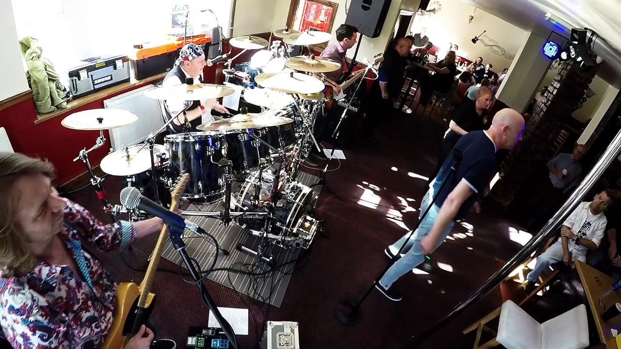 The Love Cats 80s Covers Band at The Big Cam, Neath, June 2017 - YouTube