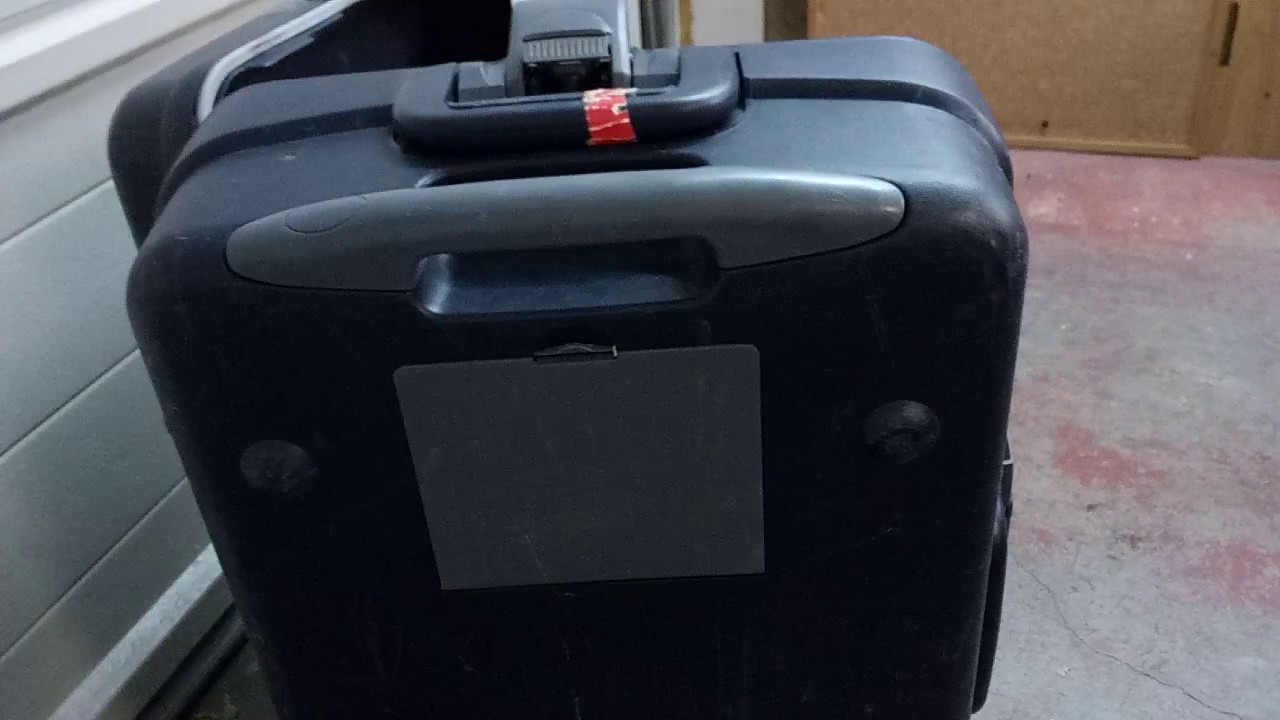 Maleta rota en madrid barajas - YouTube