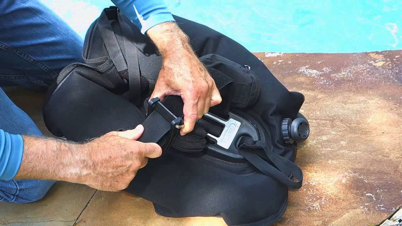 How to string a tank strap buckle - YouTube