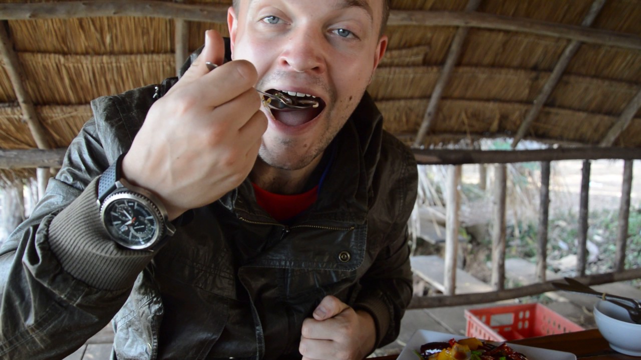 Eating Alive Dancing Shrimp / Goong Ten / กุ้งเต้น in Nong Khai ...
