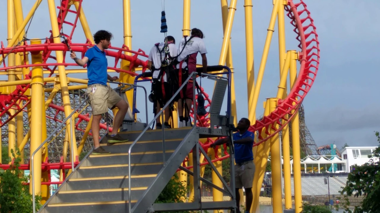 Skycoaster Rolling boarding platform attach through countdown - YouTube