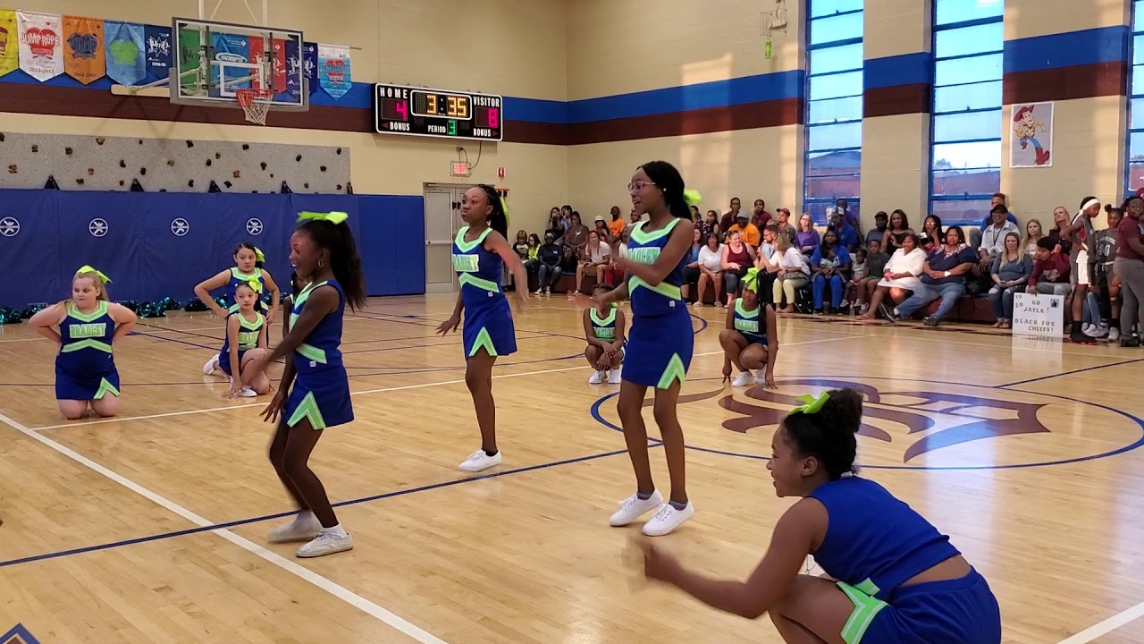 Bradley Cheer squad 2019 - YouTube