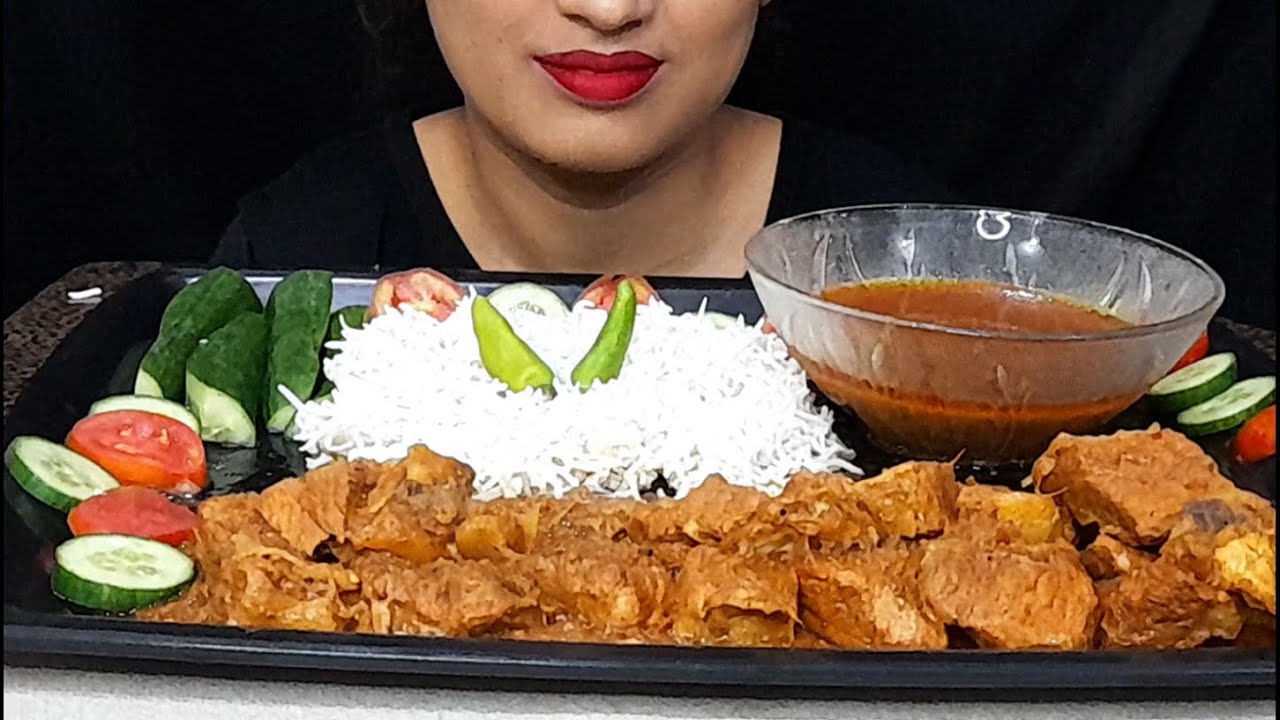 EATING BIG PLATTER OF SPICY MUTTON GRAVY WITH BOILED RICE *NO EDIT* *NO ...