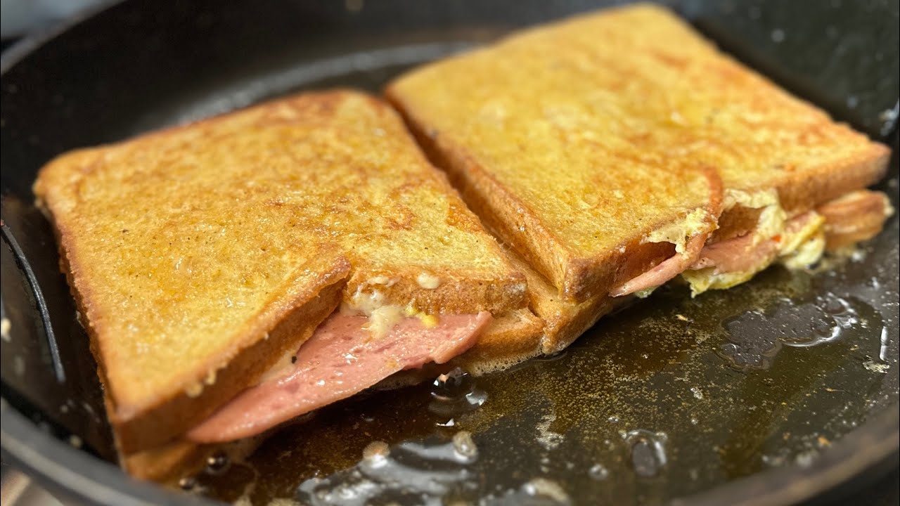 Oh my god, this is so delicious! A quick breakfast in minutes! Toast ...