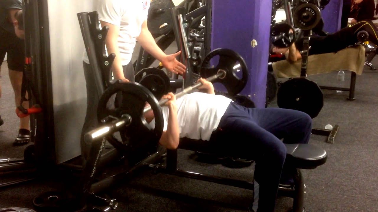 60kg x 5 Bench Press - YouTube