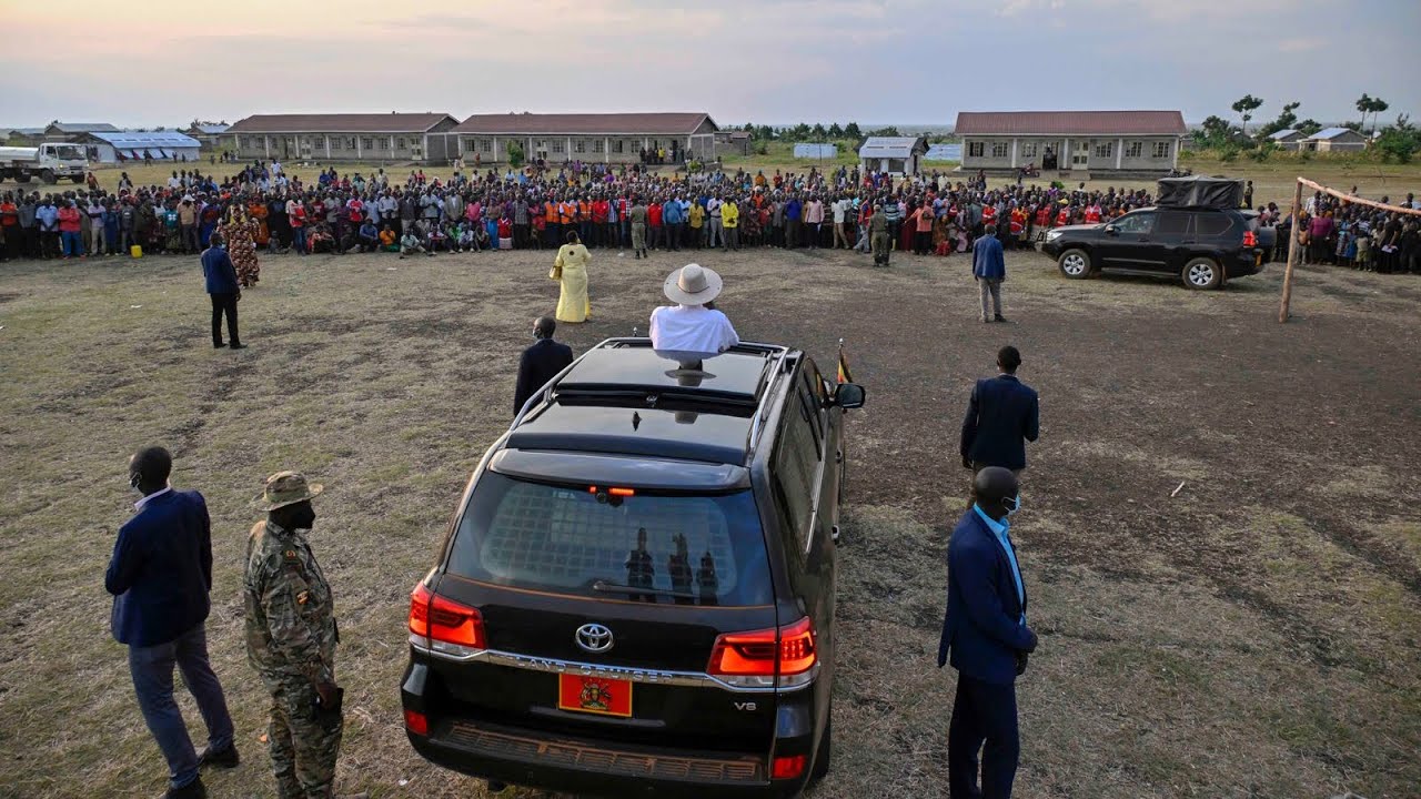 Museveni’s surprise visit to the survivors of landslides in Bulambuli ...