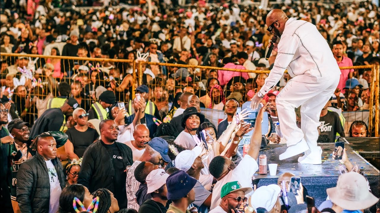 Mr. Bow - Performance at One Woman’s Show ⁠by @MakhadziSA - YouTube