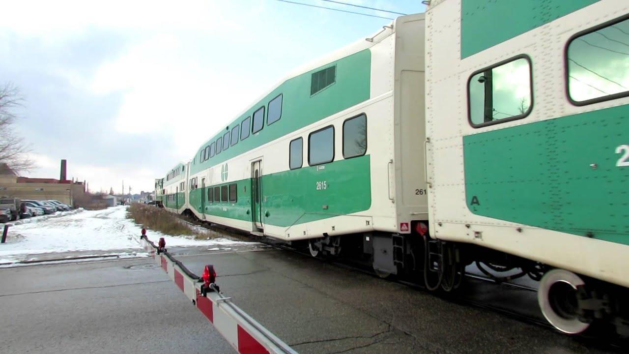 GO MPI MP40PH-3C 651 Special arriving at Kitchener Station Part 2 - YouTube