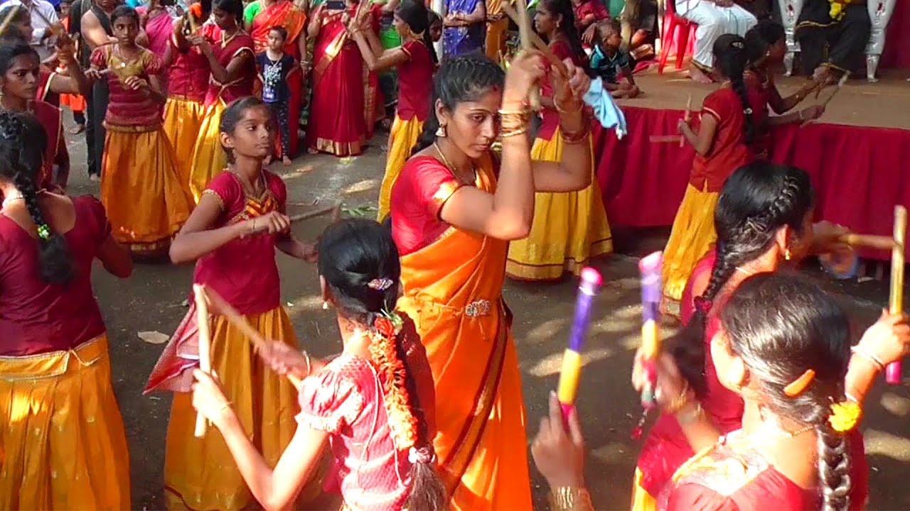 జై హనుమ పాటలు కి వీళ్ళ కోలాటం డాన్స్ చూడండి Best Traditional Kolattam ...