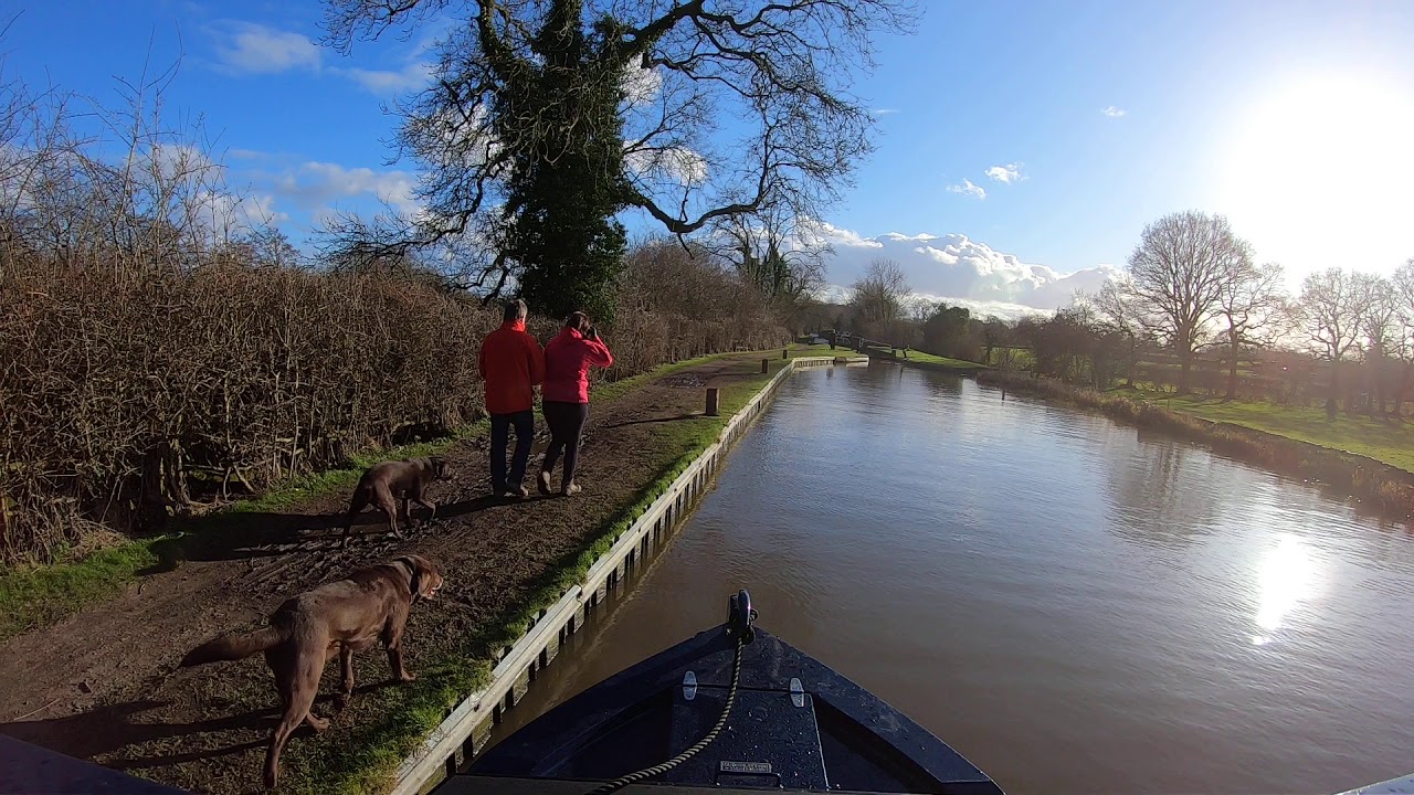 Warwick Cruise - Lapworth lock flight - YouTube