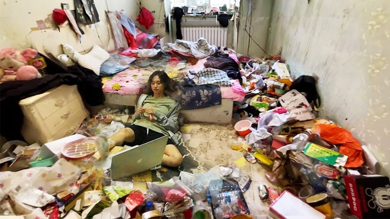 A despised woman in a house full of garbage👩【Household Cleaning】 - YouTube