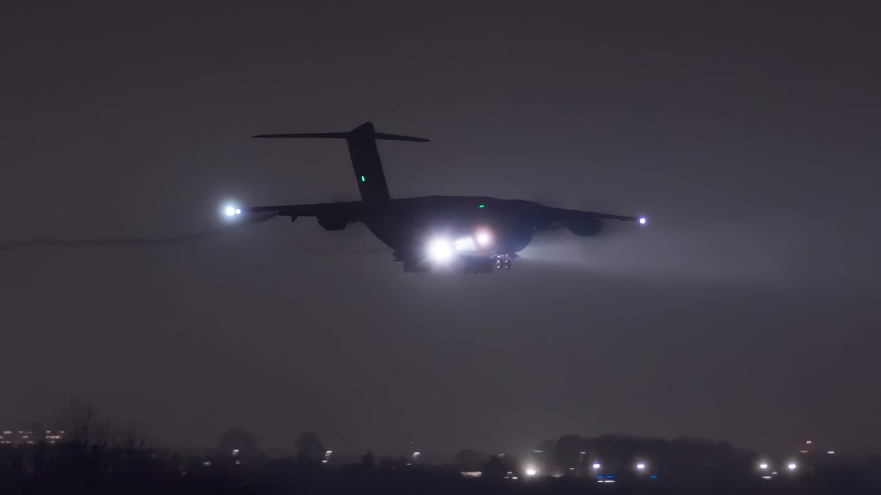 AMAZING A400M LANDING AT NIGHT | Belgian Air Force A400M Landing in ...