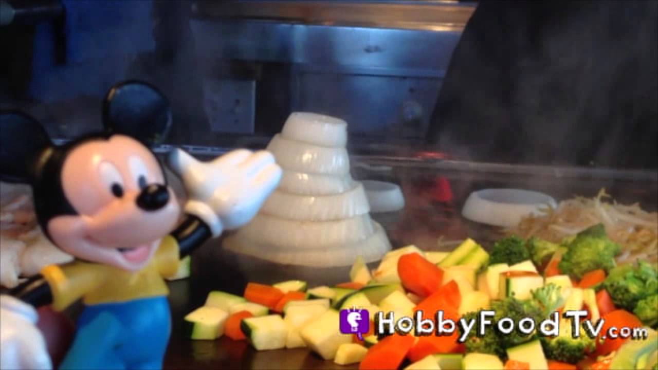 Mickey Mouse + Peppa Pig See a Volcano at Dinner! Teppan Food ...