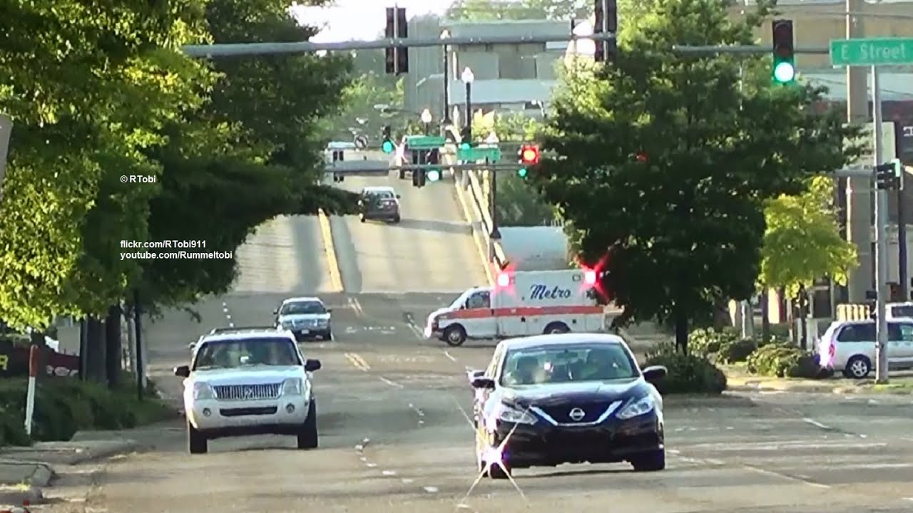 Meridian Metro Ambulance Service ambulance responding (short clip) [MS ...