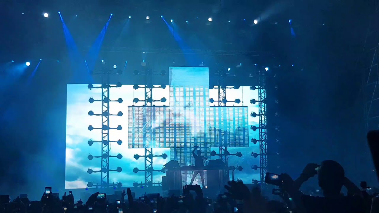 MARTIN GARRIX intro live italy(milano) 2018 - YouTube