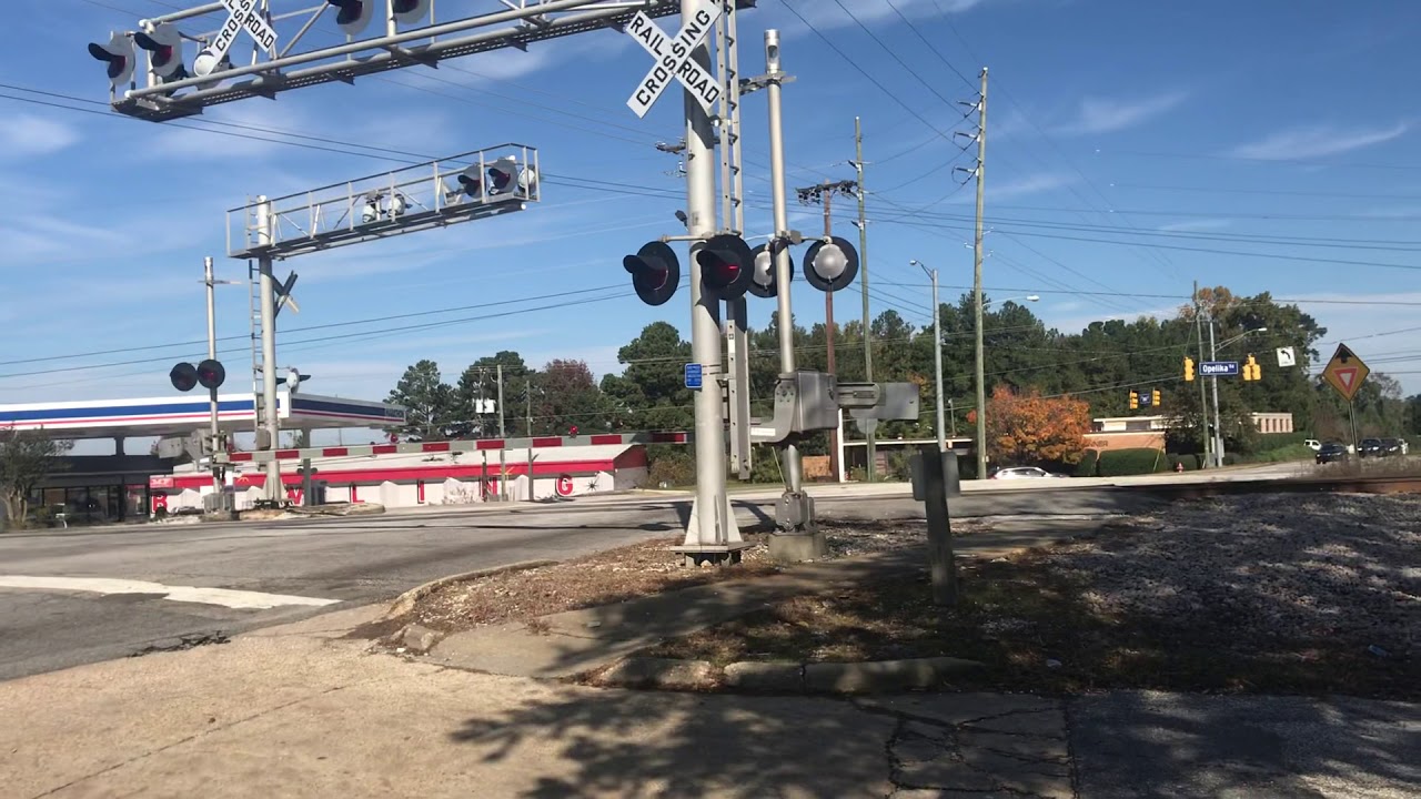 CSX #5112 pulling autoracks south through Auburn, AL - YouTube