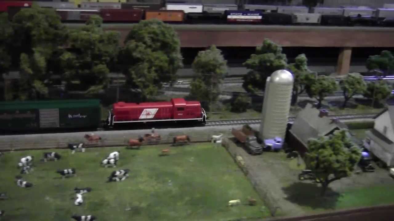 HO Model Railroad Atlas CNJ RS3 Christmas Train - YouTube