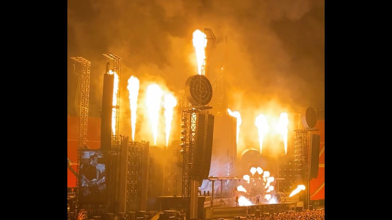 RAMMSTEIN STAGE FLAMES - YouTube