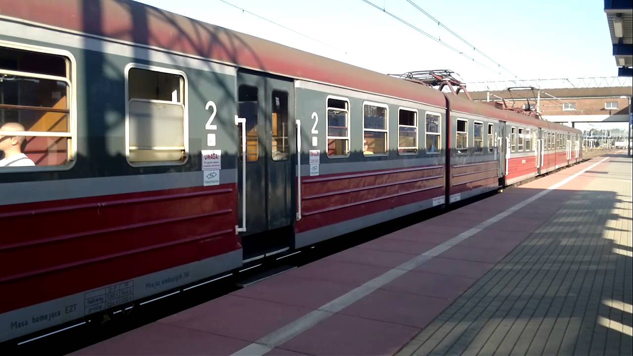 EN57 912 z pociągiem REGIO 50628 z Elbląga - YouTube