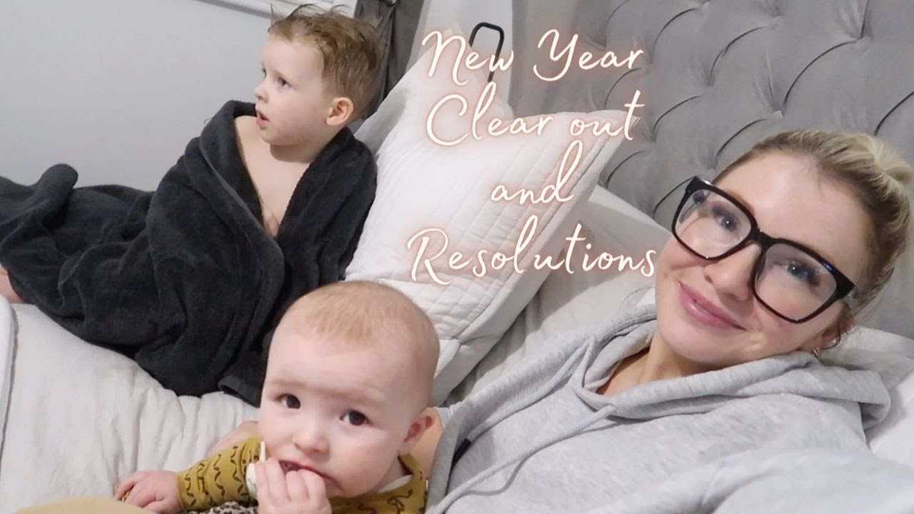 HUGE HOME CLEAR OUT AND FEEL GOOD RESOLUTIONS | MUM VLOG | ellie polly ...