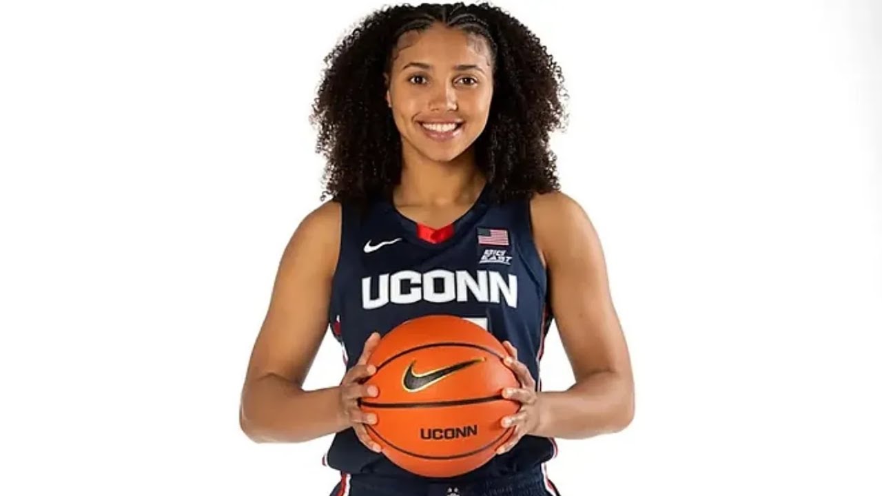 Azzi Fudd Family Who Are the Parents and Siblings of the UConn Star ...