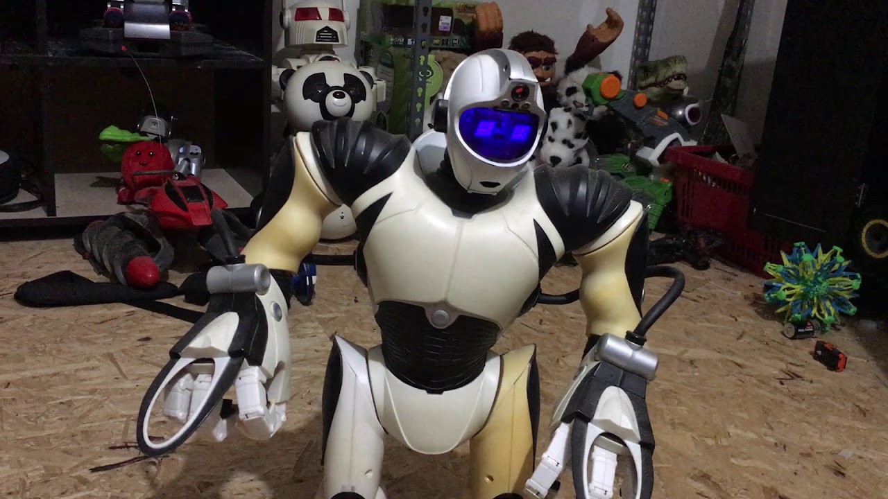 Booting up my VERY FIRST Robosapien V2! - YouTube