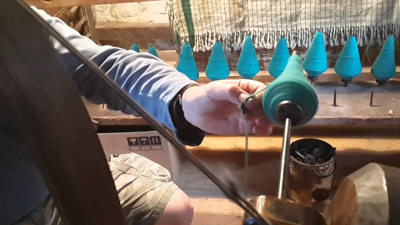 Weaving wool By hand at St Fagans National History Museum - YouTube