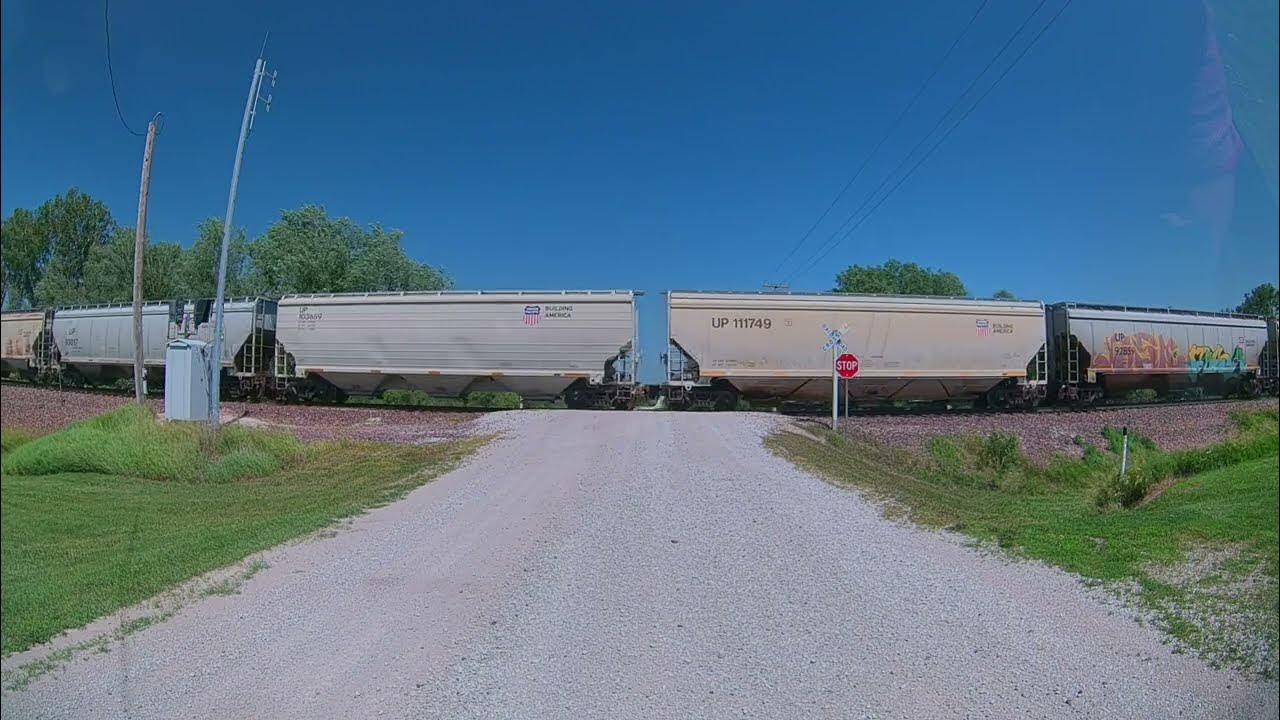 Southbound UP grain train on the Spine Line - YouTube