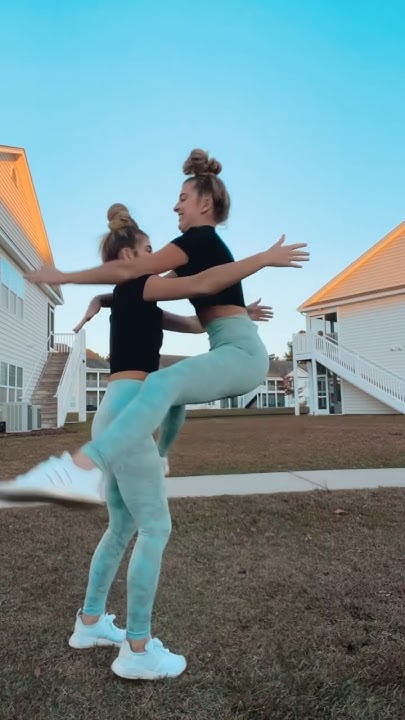 Huggg #identicaltwins #dance #kvktwins #thetwins #dance #twins #tiktok #shorts - YouTube