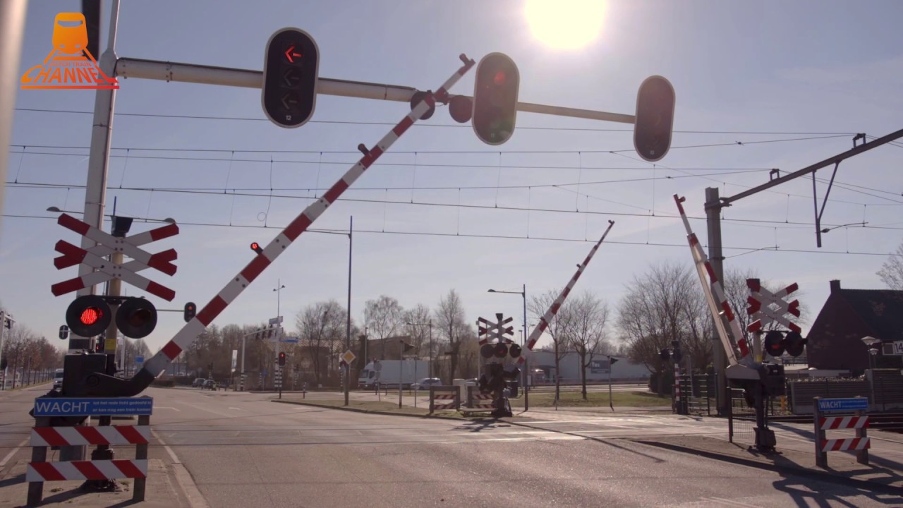 DUTCH RAILROAD CROSSING - Helmond - Kanaaldijk Zuid West - YouTube